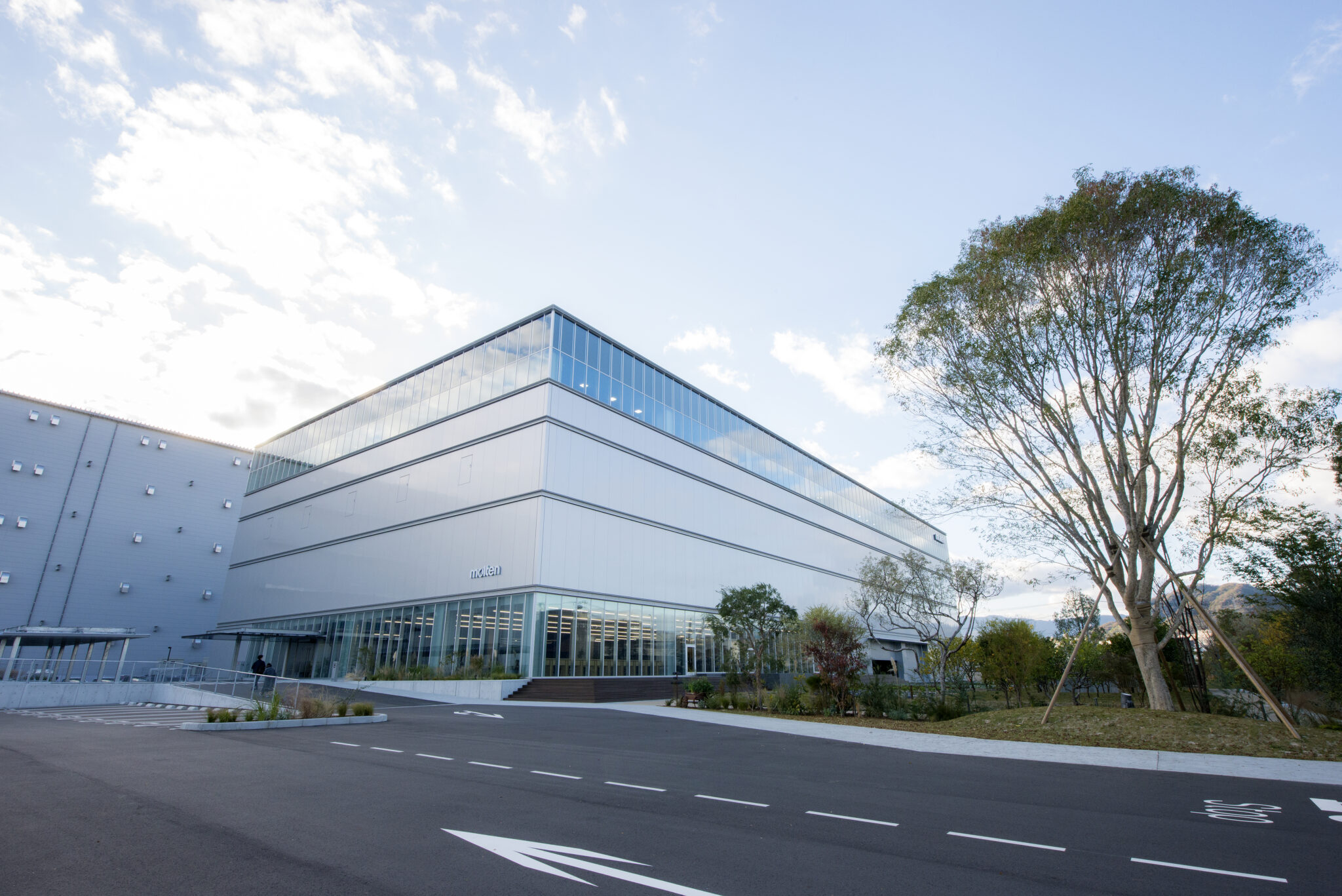 世界のモルテンが次のステージへ 開発拠点molten [the Box]に初潜入！ | 企業のための広島県ガイド 挑戦する仲間を求める Hi! HIROSHIMA